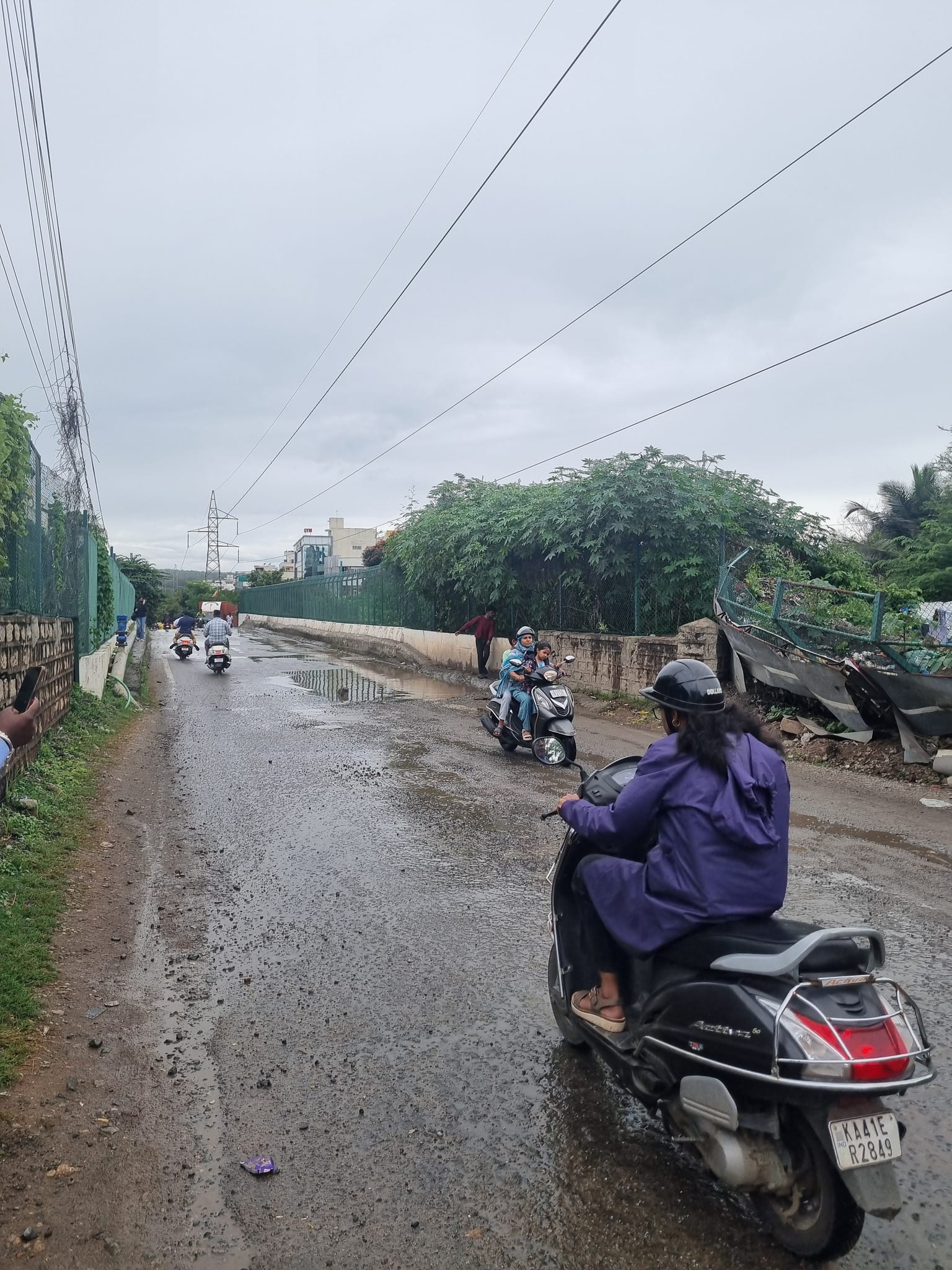 Indian Potholes - Report & Track Road Issues