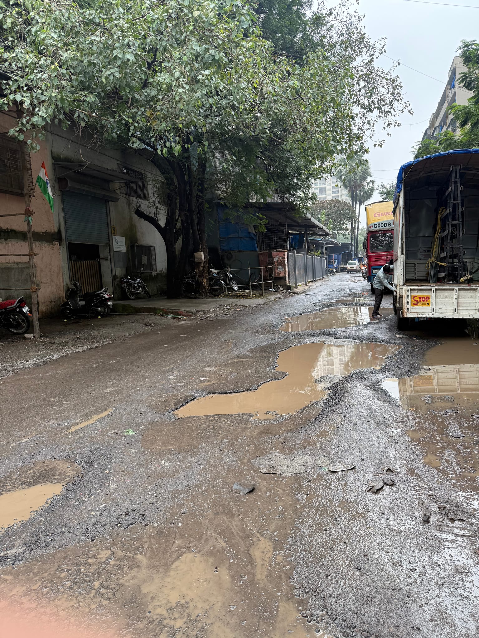 Indian Potholes - Report & Track Road Issues