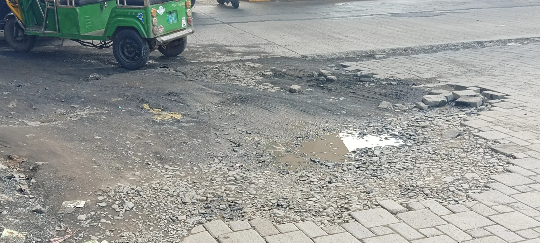 Indian Potholes - Report & Track Road Issues