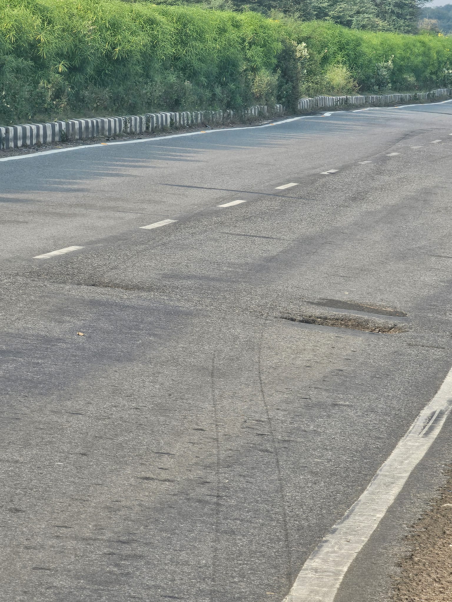 Indian Potholes - Report & Track Road Issues