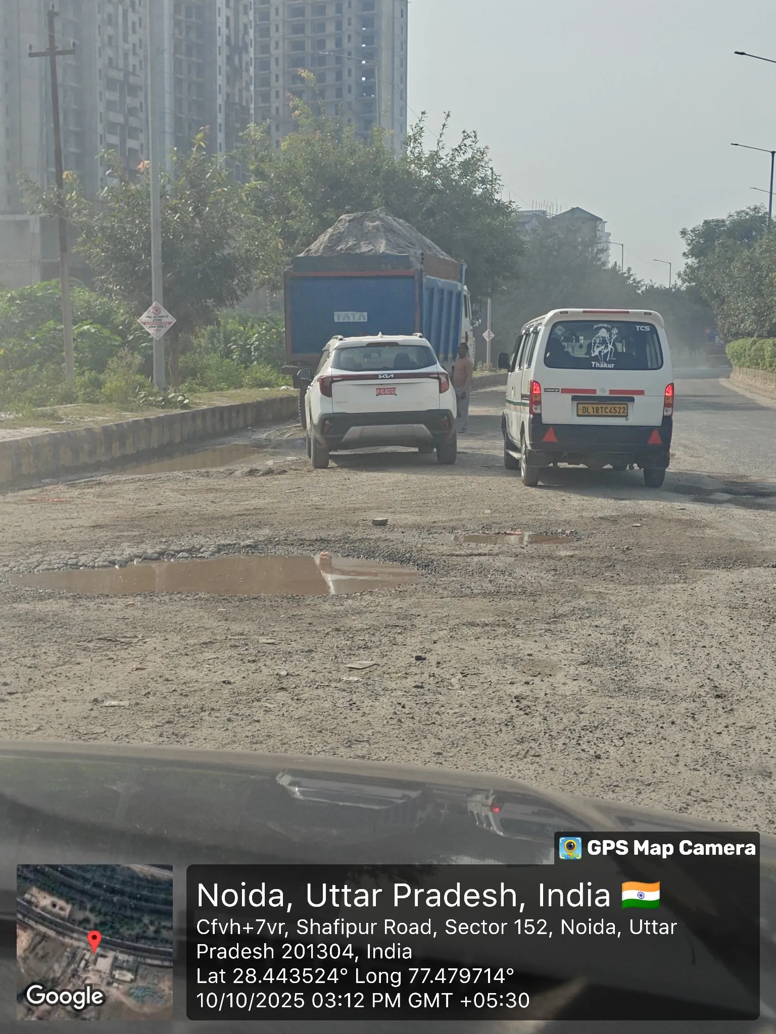 Indian Potholes - Report & Track Road Issues