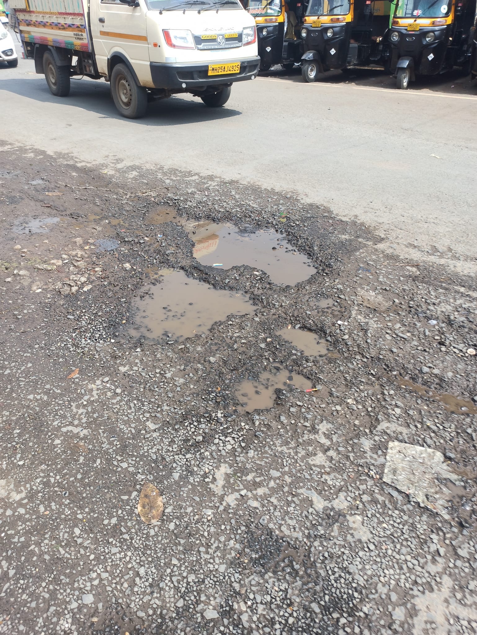 Indian Potholes - Report & Track Road Issues