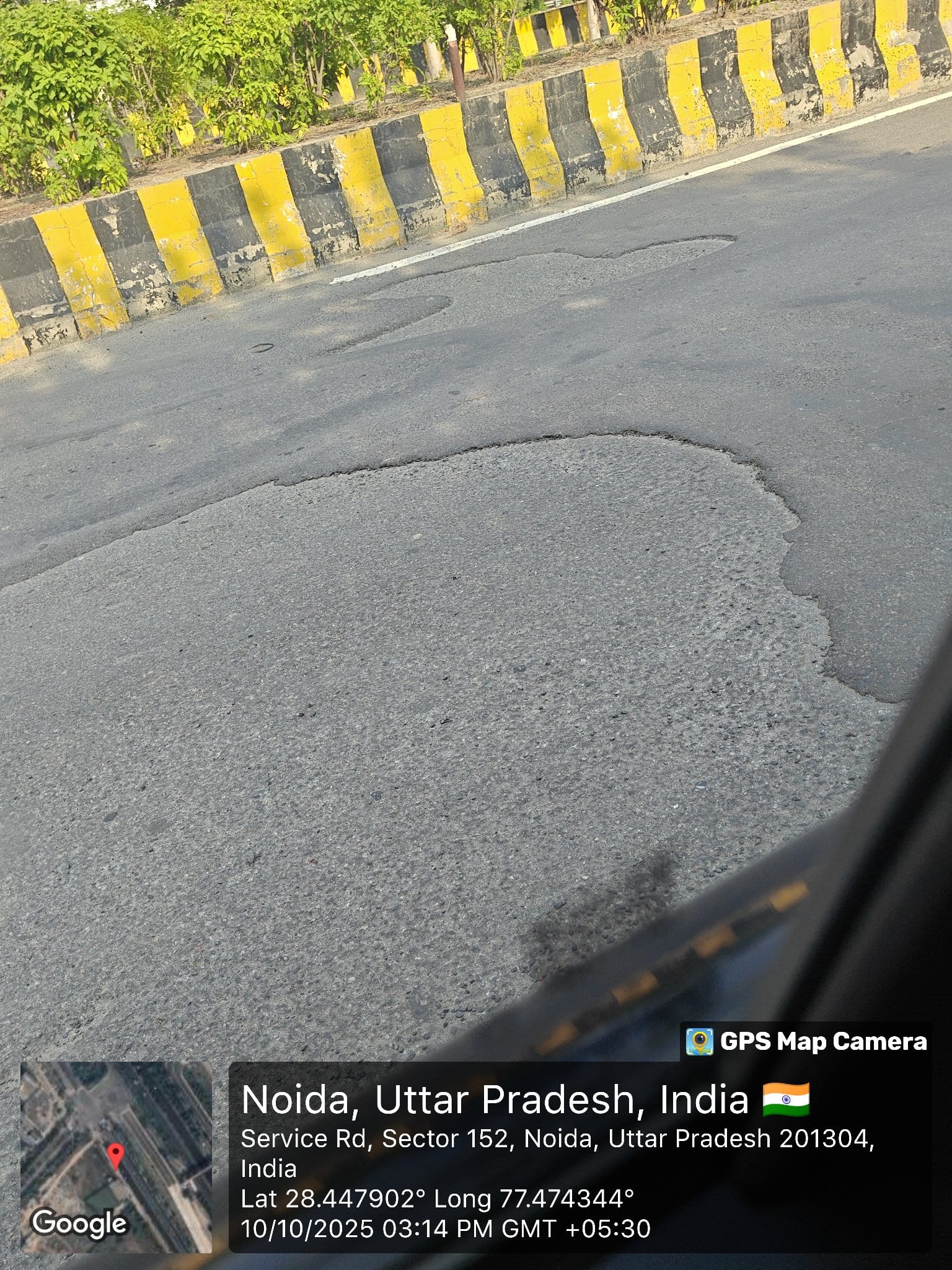 Indian Potholes - Report & Track Road Issues